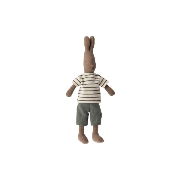 Maileg Kanin brun size 2 med shorts og t-shirt | Se her på Olisan.dk..